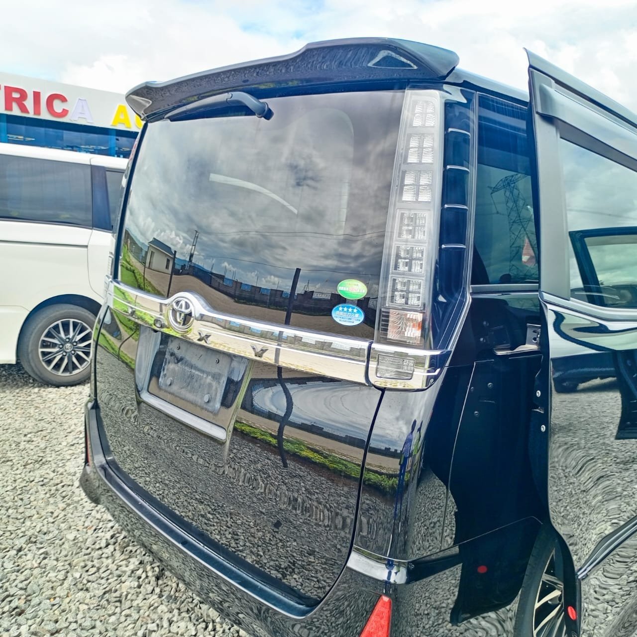 Toyota Voxy – Buygari