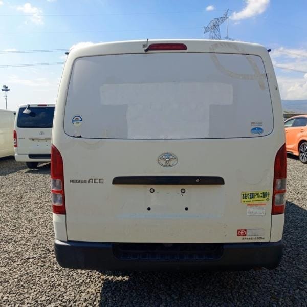 TOYOTA HIACE REFRIGERATED VAN – Buygari