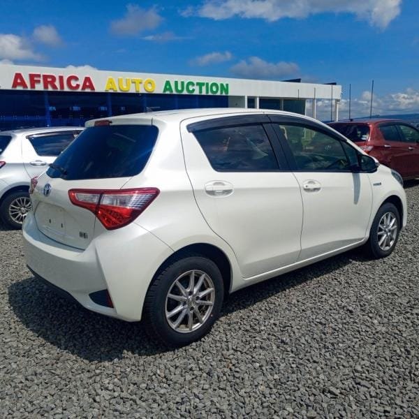 TOYOTA VITZ (HYBRID) – Buygari